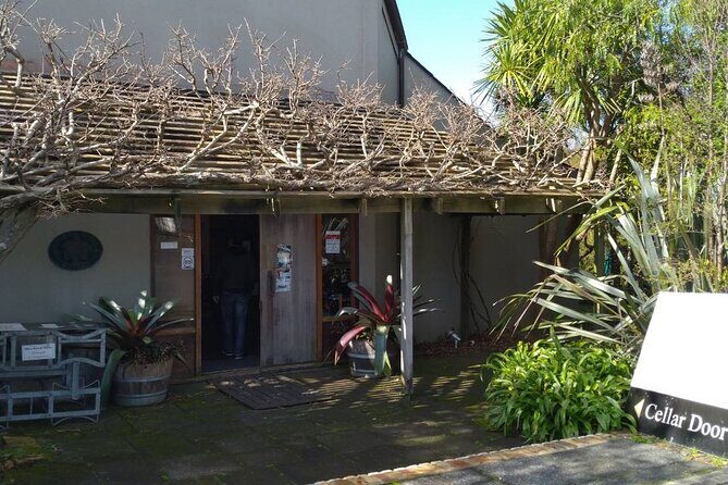 Kumeu Winery Boutique Tour with Gourmet Lunch from Auckland - FAQ