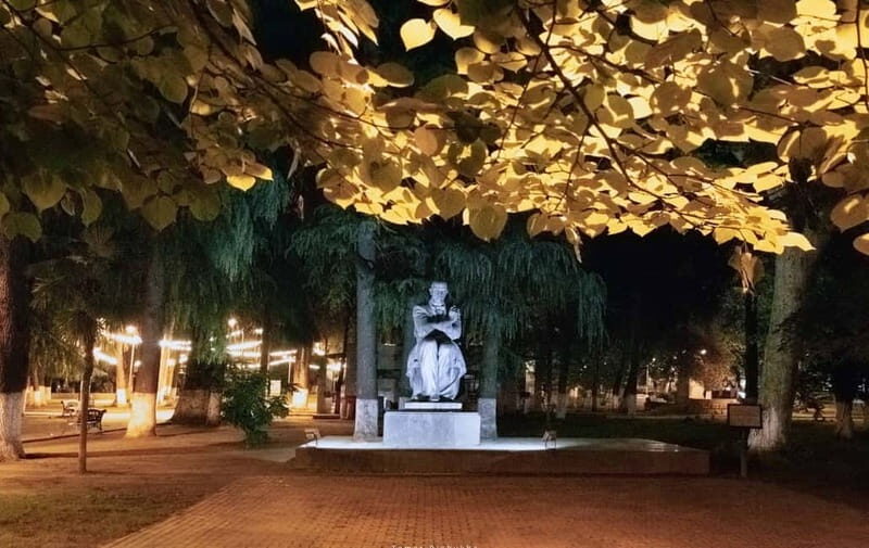 Kutaisi: Historic Walking Tour with Guide, 3 Hours - Authentic Experience and Review Highlights