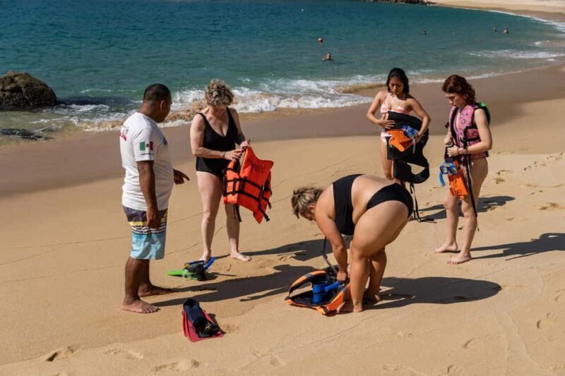 La Crucecita: Hiking and Snorkling/ Drinks and Fruits - La Crucecita: Hiking and Snorkeling / Drinks and Fruits – A Full Day of Natural Wonders in Oaxaca