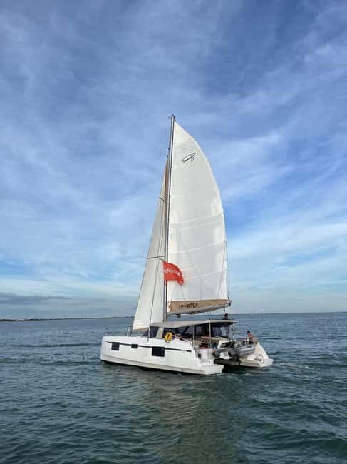 La Flotte en Ré - 5H30 Sailing Catamaran Long Cruise - Introduction