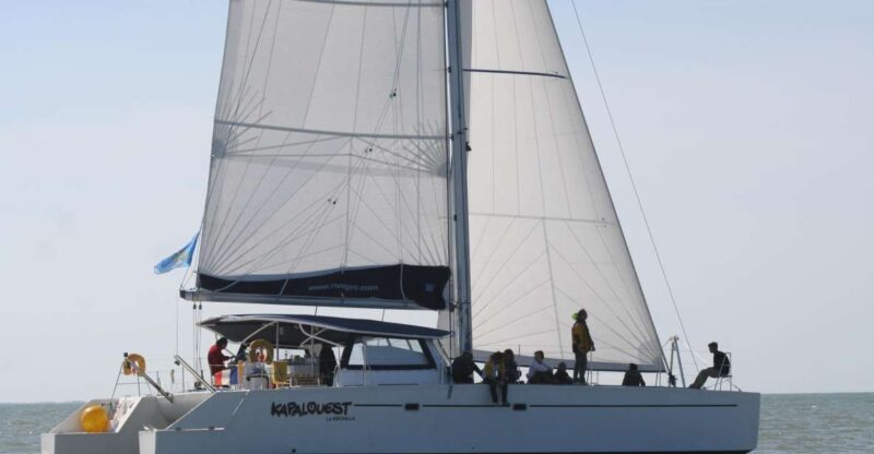 La Rochelle: Coastline Sailing Cruise - The Final Approach: Return to the Old Harbor