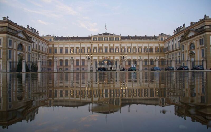 La Venaria Reale Entry Ticket and Hop-on Hop-off Bus Tour - Key Points