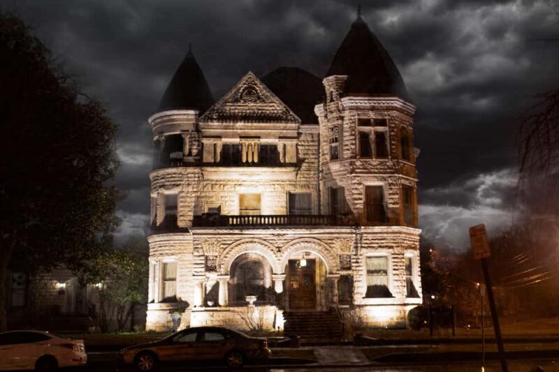 Lace, Lunacy, and Loss: Louisville Ghost Tours - An In-Depth Look at the Louisville Ghost Tour Experience