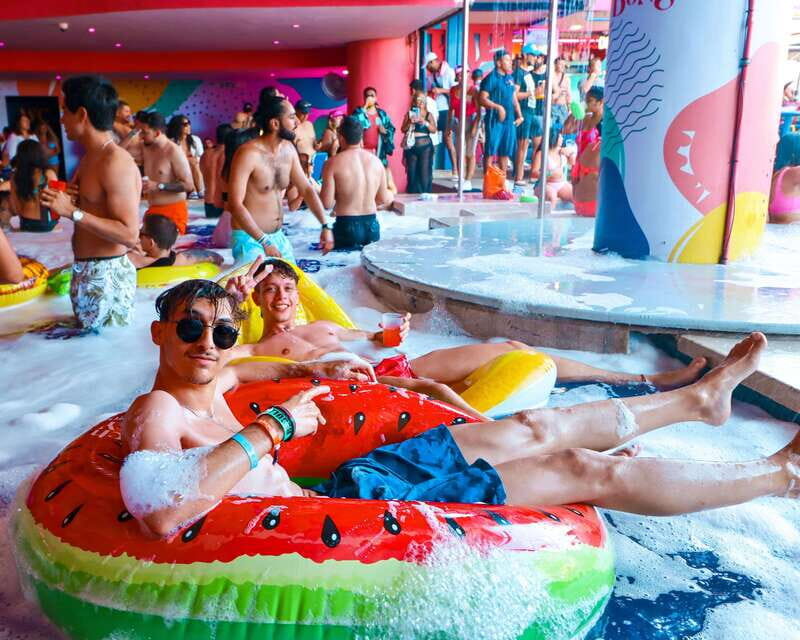 Ladies Beach Party Coco Bongo - The Venue and Setting: A Picturesque Beachfront Party