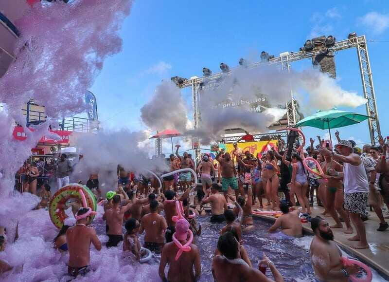Ladies Beach Party Coco Bongo - Who Will Love This Experience?