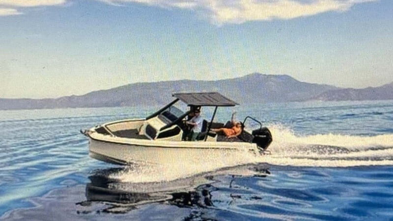 Lake Como Boat tour share- prosecco and winter cover - Who Should Book This Tour?