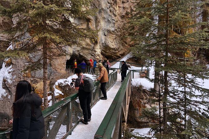 Lake Louise, Moraine Lake, Emerald Lake and Johnston Canyon Tour - Key Points