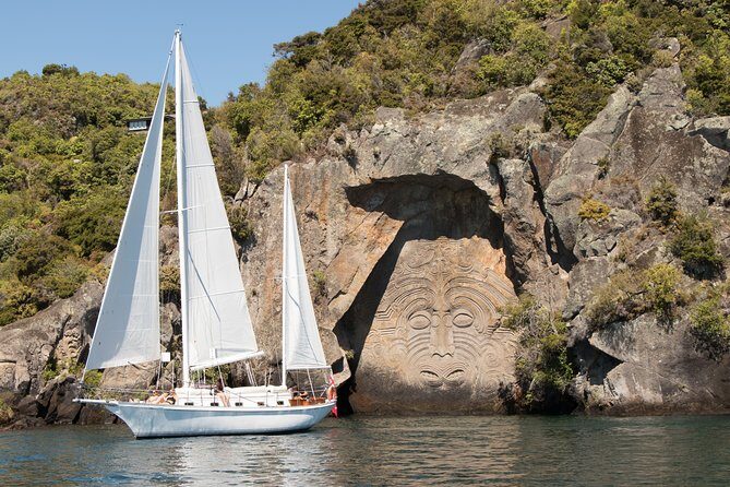 Lake Taup Private Day Tour from Auckland to Mori Rock Carvings - Key Points