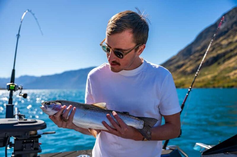 Lake Wakatipu: 3 Hour Fishing Adventure by Boat - Key Points