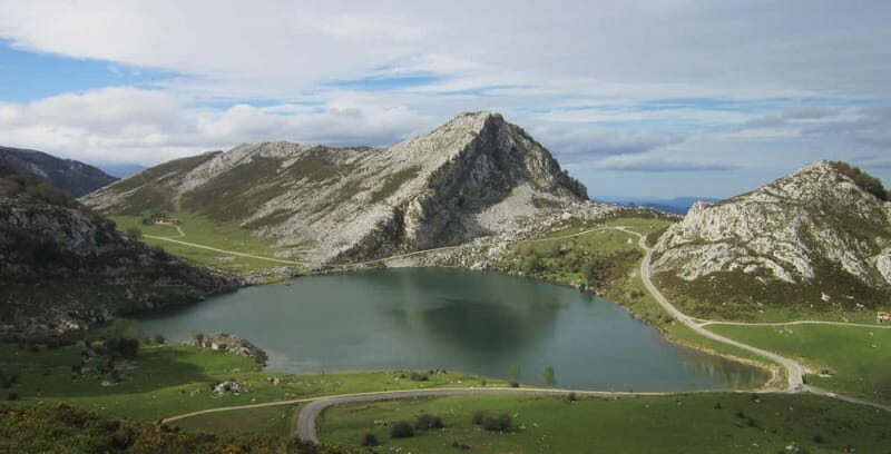 Lakes of Covadonga and Sanctuary of Covadonga: Guided and interpreted tour - Key Points