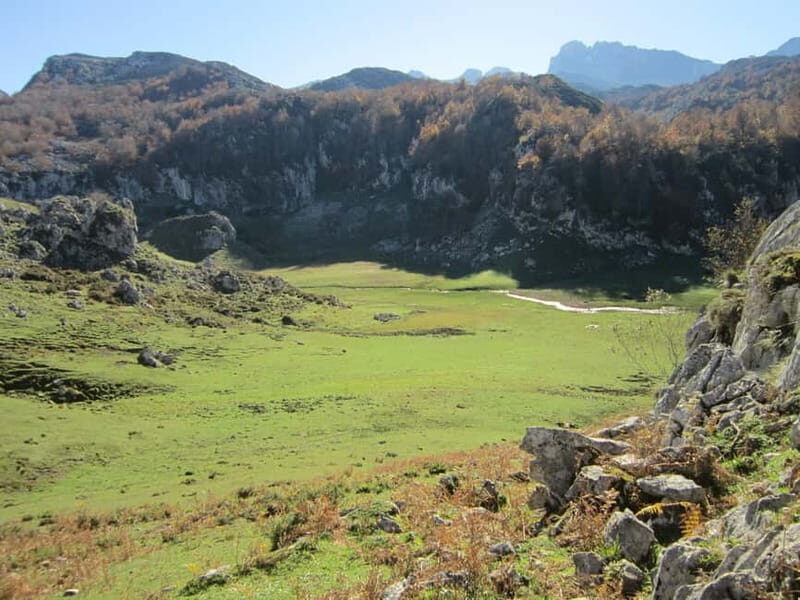 Lakes of Covadonga and Sanctuary of Covadonga: Guided and interpreted tour - Who Is This Tour Perfect For?