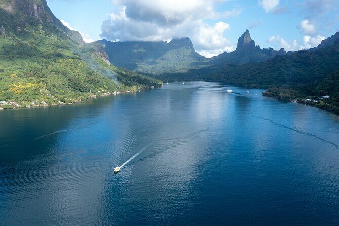 Land and Sea cultural tour to discover traditions, heritage and the lagoon - Discover Moorea with the Land and Sea Cultural Tour