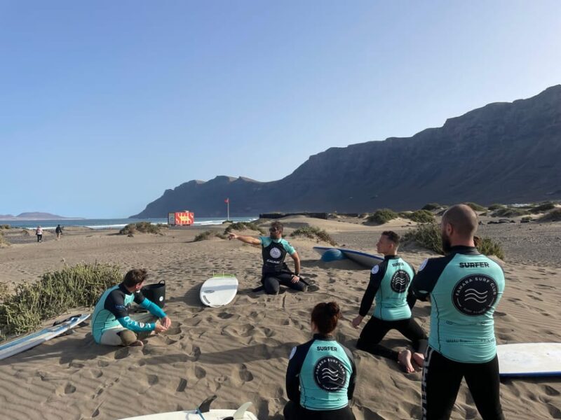 Lanzarote: dynamic surf lessons with friends or private lessons in Famara - An Introduction to the Experience