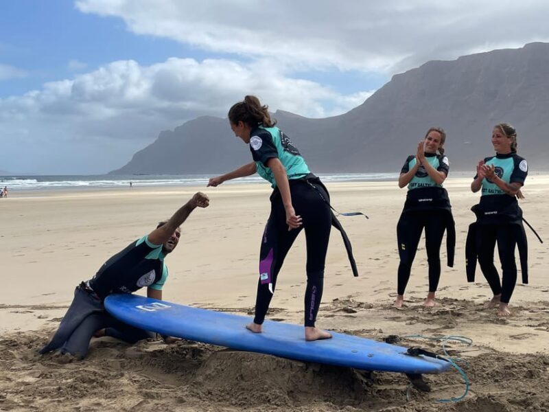 Lanzarote: dynamic surf lessons with friends or private lessons in Famara - Who Will Love This Experience?