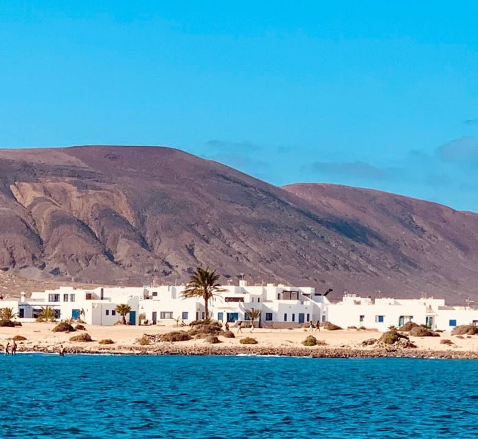 Lanzarote: Return Ferry to La Graciosa with Bus Pickup - Authentic Traveler Insights