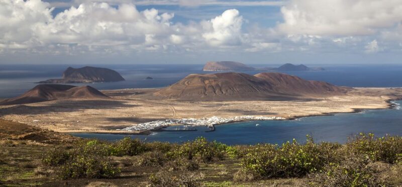 Lanzarote: Return Ferry to La Graciosa with Bus Pickup - Frequently Asked Questions