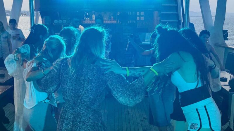 Larnaca: Disco Sunset cruise - Key Points