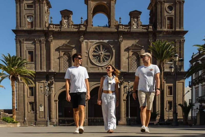 Las Palmas: Gourmet Tapas and Wine Tour in the Old Town - Walking Through Vegueta: More Than Just Food