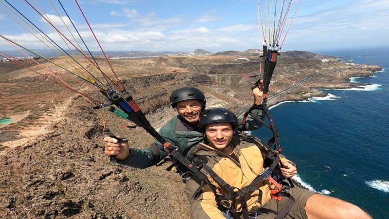Las Palmas: tandem paragliding flights for everyone - Landing and Afterglow