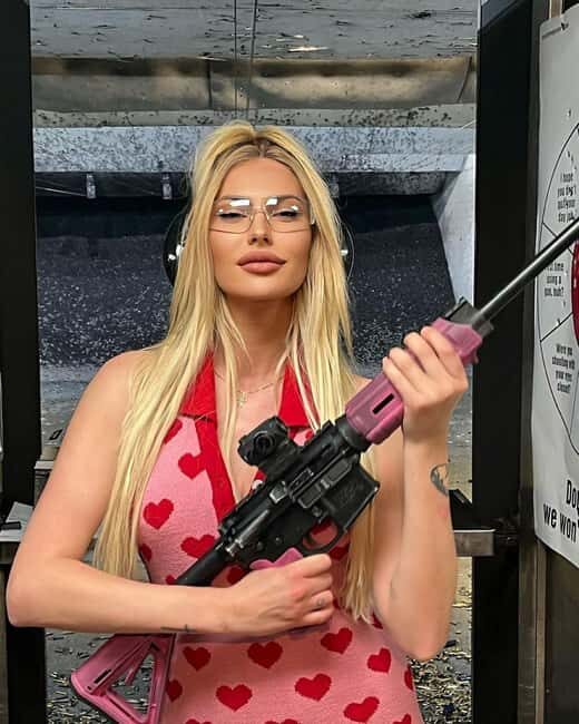 Las Vegas: Femme Fatale Shooting Experience - The Experience Environment and Group Dynamics