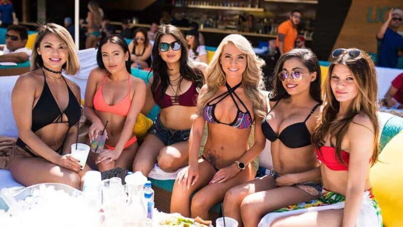Las Vegas : Pool Crawl w/ Party Bus, Open Bar & VIP Entry - Why Choose This Experience?