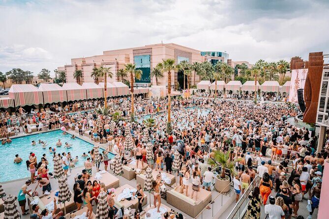 Las Vegas Pool Crawl with Party Bus & Free Drinks - Why People Keep Coming Back
