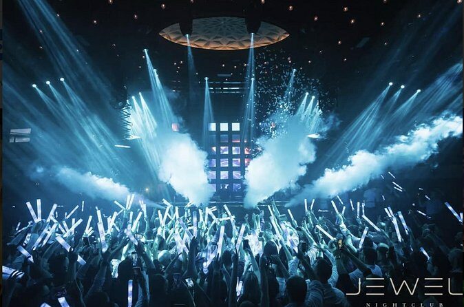 Las Vegas: VIP Club Crawl with Party Bus, Express Entry & Drinks - Who Should Consider This Tour?  