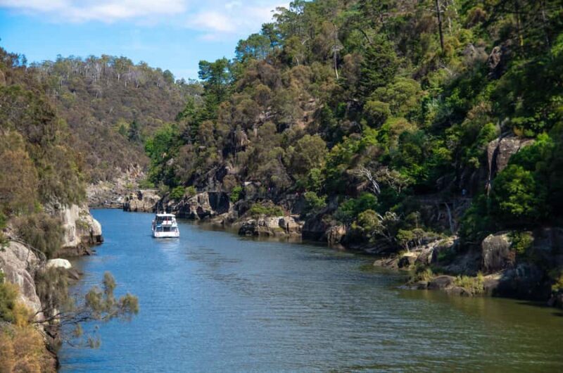 Launceston: 4-Hour Batman Bridge Luncheon Cruise - Guides and Crew