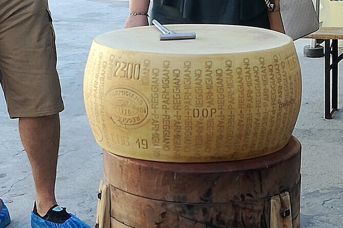 Laura's Private Parma Food Tour with Pick Up (no bus) - The Experience of the Guide