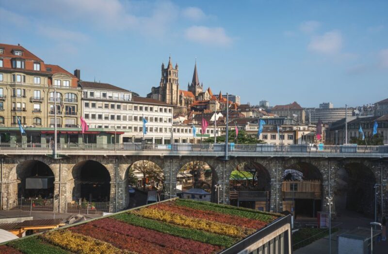 Lausanne: Express Walk with a Local in 60 minutes - Key Points
