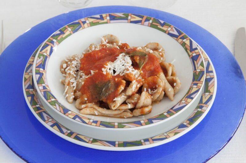 Lecce: Dining Experience at a Local's Home - An In-Depth Look at the Experience