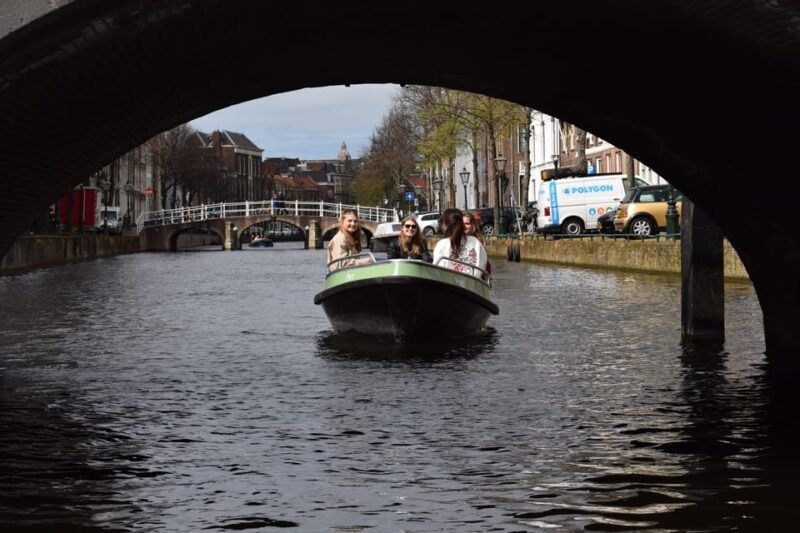 Leiden: Electric Boat Rental - The Stops: Parks and Quiet Corners