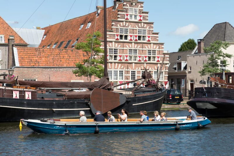 Leiden: Guided City Canal Cruise - Exploring Leiden from the Water: What to Expect