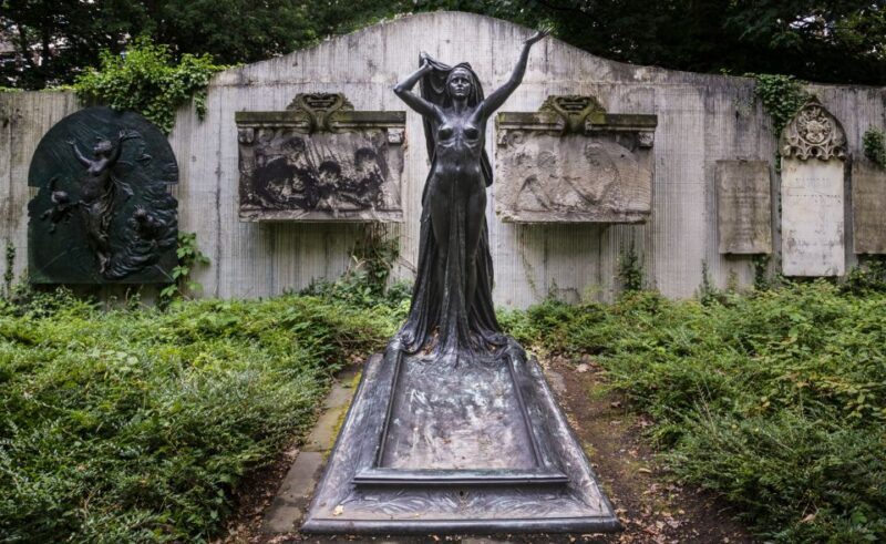 Leipzig Old Cemetery: 75-Minute Dark History Tour - An In-Depth Look at the Leipzig Dark History Tour