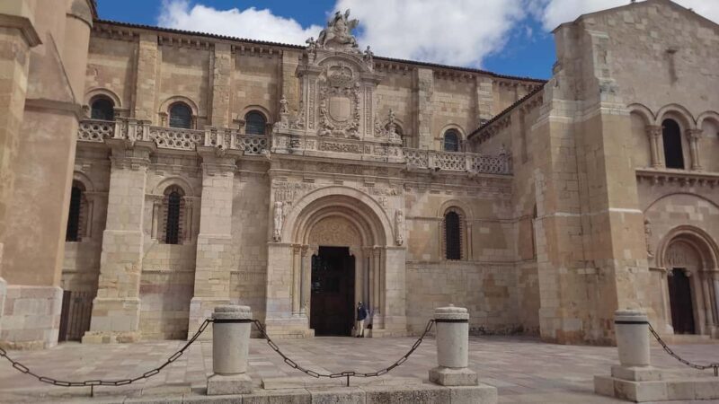 León: Guided tour by a local art historian - A Closer Look at the León Guided Tour