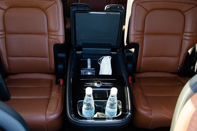 Lincoln Navigator Roundtrip Private Luxury Transportation - Who Should Consider This Transfer?