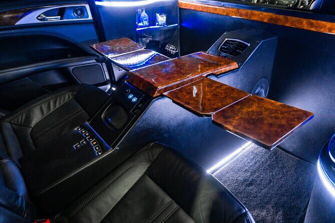 Lincoln Strecth Limo from Costa Mujeres to Cancun Airport - An In-Depth Look at the Luxury Transfer