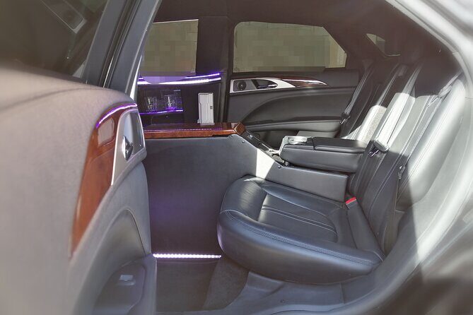 Lincoln Strecth Limousine with Wi Fi on board - What to Expect from the Lincoln Stretch Limousine Experience