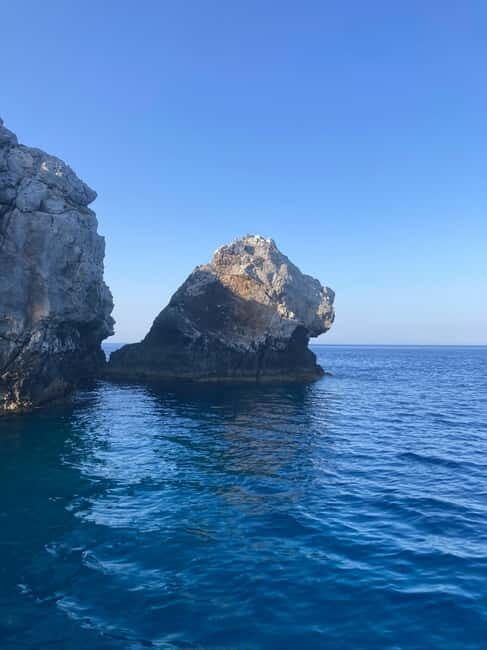 Lindos: Discover the Gems of Lindos - Private Speedboat Tour - The Boat and Onboard Comforts