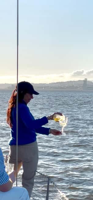 Lisboa:Sunset Sailing Tour at Tagus River with welcome drink - Key Points