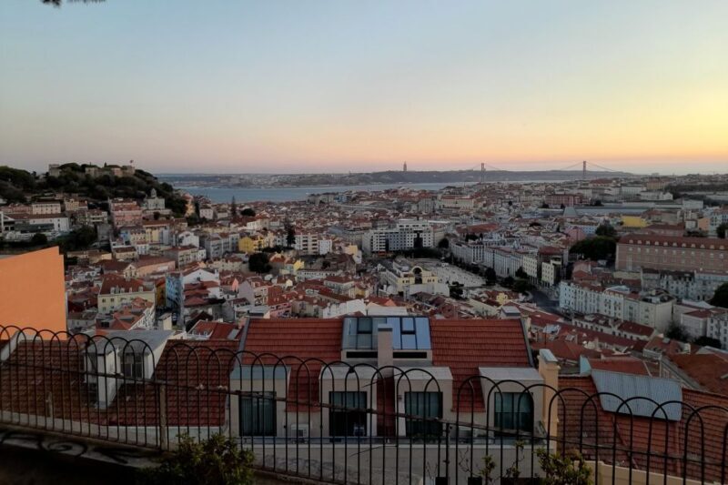 Lisbon: 1,5 Hours Historical Tuk Tour for Two Persons. - Authentic Insights and Real Experiences from Reviewers