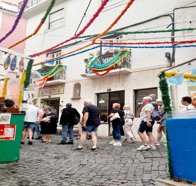 Lisbon: 2 hours Private City Highlights Tuk-Tuk Tour for two - A detailed look at what this tour offers