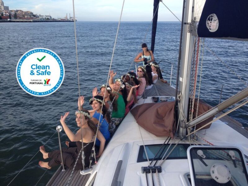 Lisbon 2H Private Tour by SAILBOAT / SAIL / POWER CATAMARAN - Summary of the Experience
