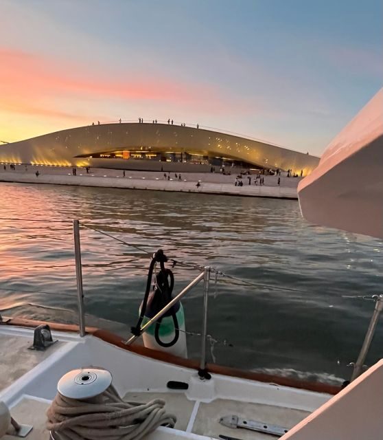 Lisbon: 2H Sunset Boat Cruise Tour with Drinks - An In-Depth Look at the Lisbon Sunset Boat Cruise