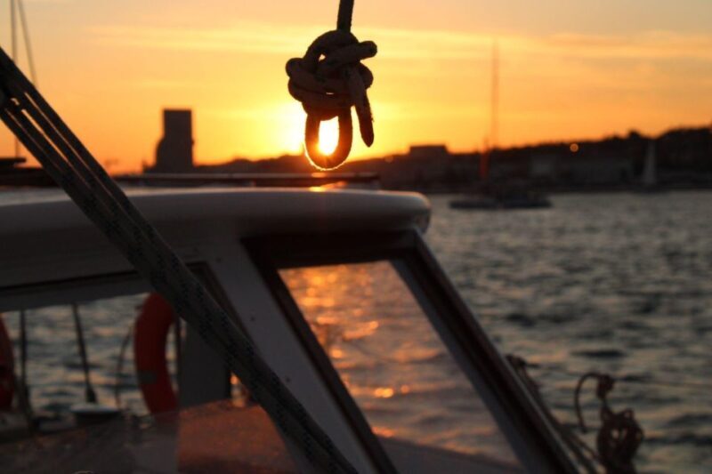 Lisbon: 2H Sunset Boat Cruise Tour with Drinks - The Sum Up