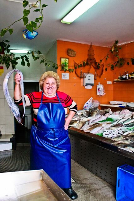 Lisbon: Alfama and São Jorge Castle Quarters Walking Tour - Key Points