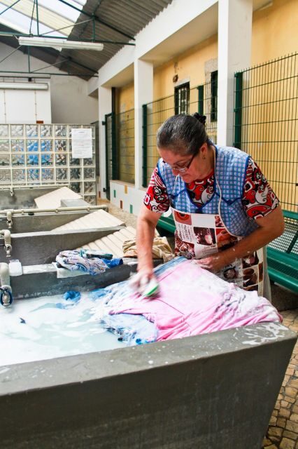 Lisbon: Alfama and São Jorge Castle Quarters Walking Tour - Authentic Experiences and Hidden Gems