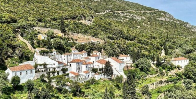 Lisbon: Arrábida & Sesimbra w/ Palmela Castle & Wine Tasting - Crossing Vasco da Gama Bridge (1.5 hours)