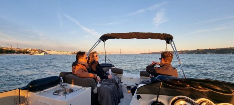 Lisbon: Boat Tour with Champagne - FAQs
