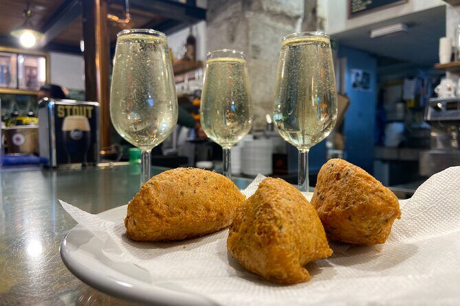 Lisbon Foodies Small-Group Walking Tour - Downtown Highlights and Authentic Eateries